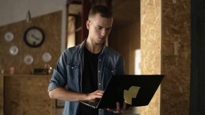 Удаленная работа глазами новичка в 2024 году. Как зарабатывать из дома?