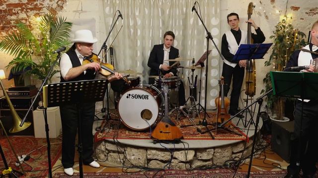 Grand Positive - «Под окном широким»