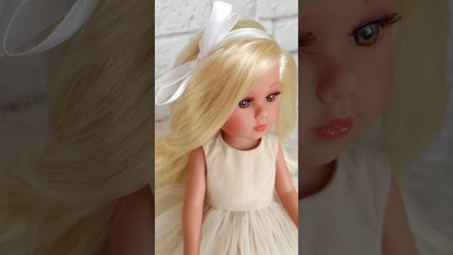 Испанская кукла Llorens, принцесса в кремовом платье.