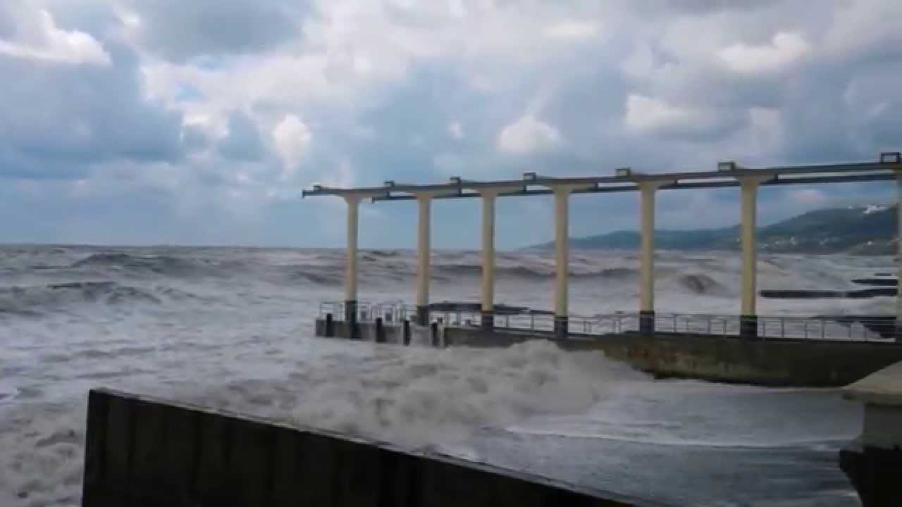 Осенний шторм (г.Сочи,24.09.2014 г.)