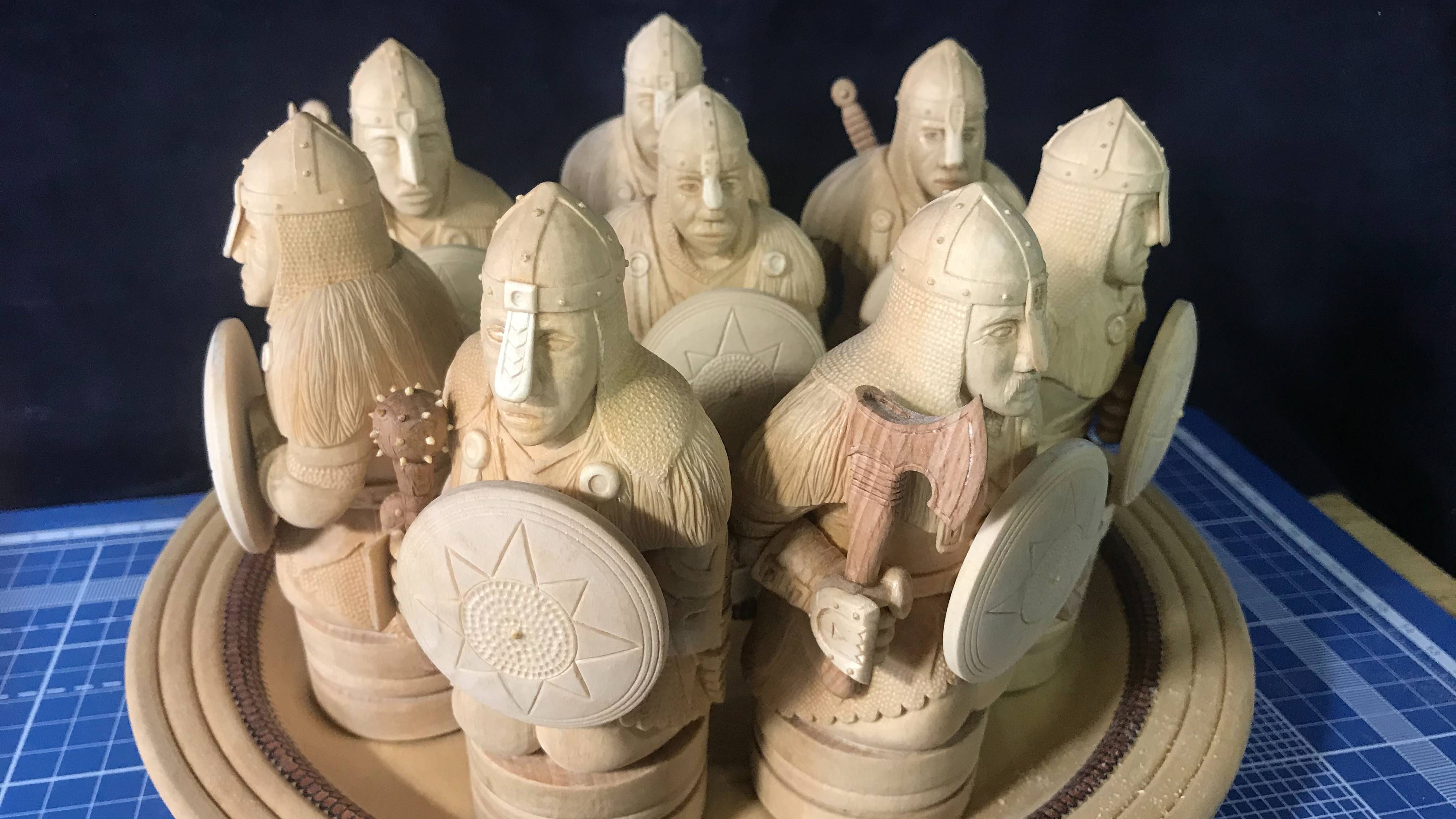 Завершение резьбы пешек из дерева