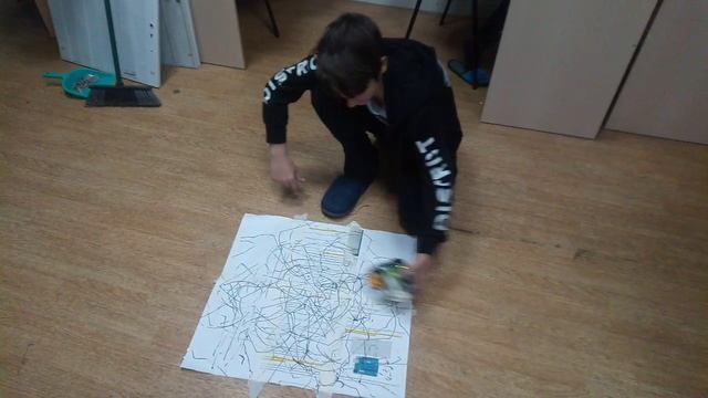 робот художник.mp4