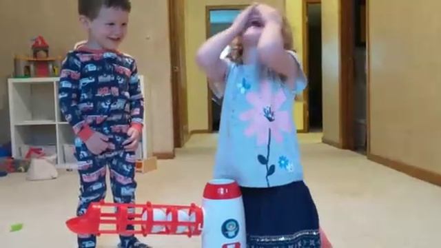 Нашли новое развлечение.