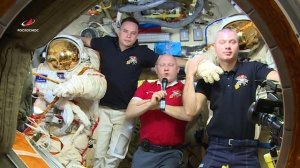 Экипаж МКС-67 о выходе в открытый космос 28 апреля