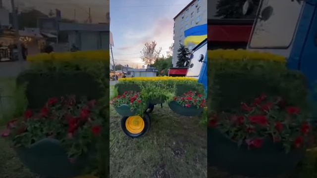 Памятник тракторным войскам украины