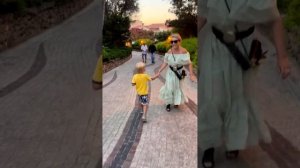 Ксения Собчак поделилась видео с сыном и посетовала на незавидную материнскую судьбу