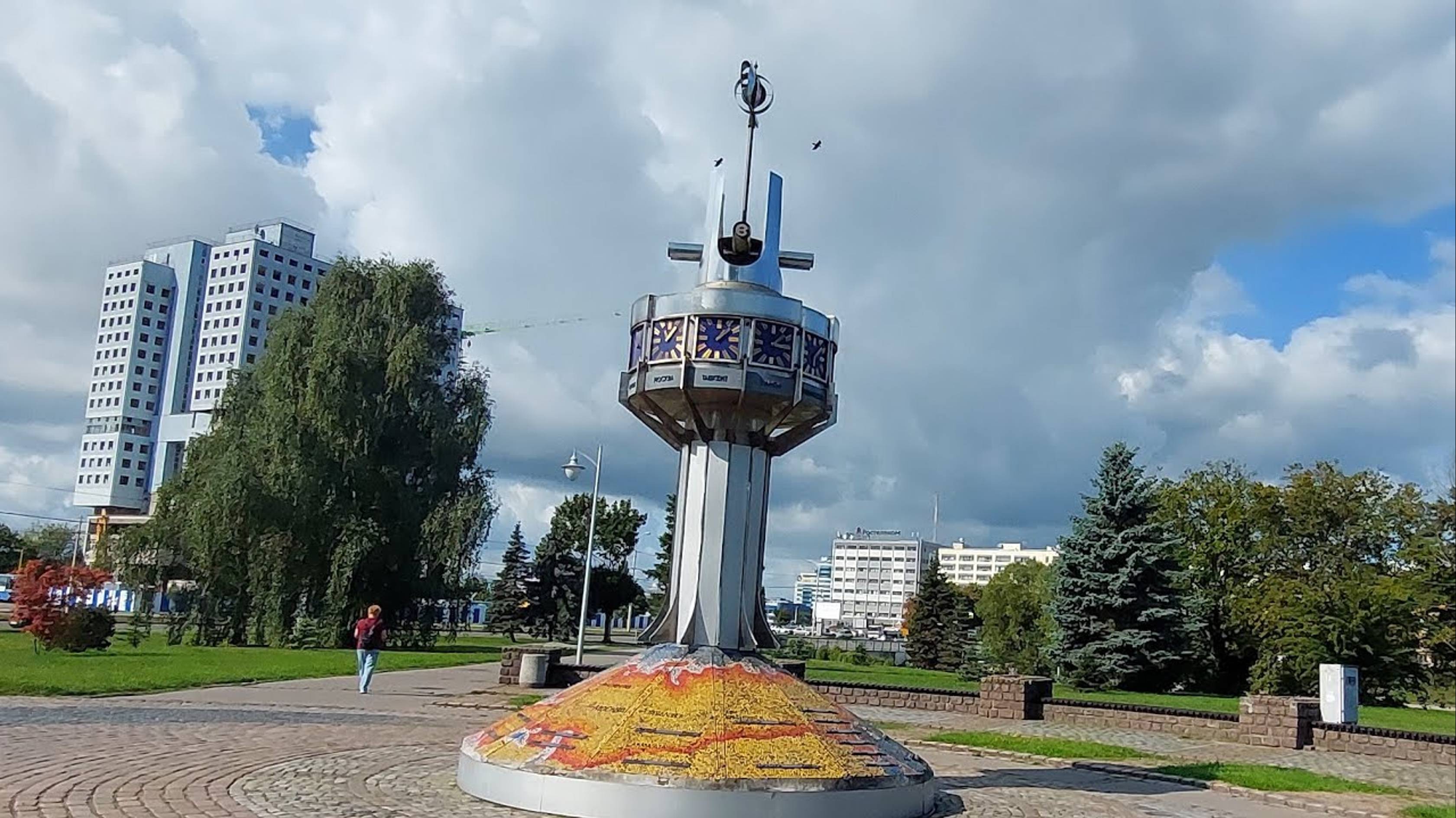 Мой отпуск. День 6.Калининград. Утренняя прогулка. Часть 2. Нижнее озеро. Мировые часы. Руины замка.