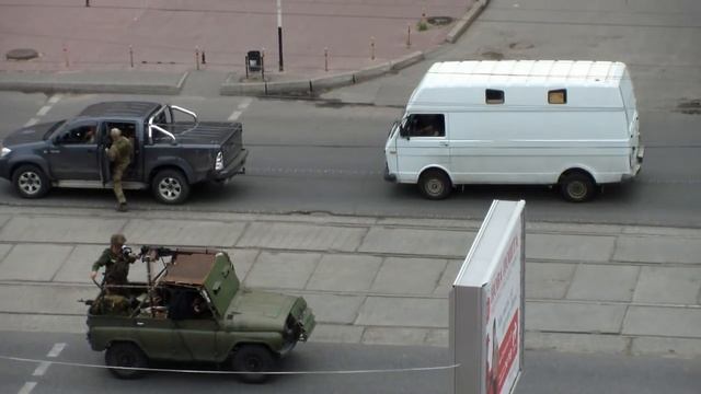 Война в Луганске. ЛНР ловит ДРГ 'кочующий' миномет..mp4