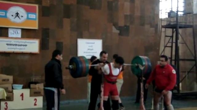 ARMAN (BODY) УСТАНОВИЛ РЕКОРД АРМЕНИИ ПРИСЕДАНИЕ 260 кг!!! - смотреть ...