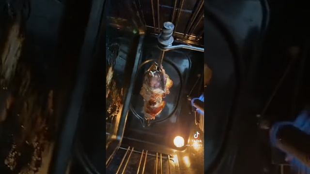 Pork skewers on a skewer in the oven. | Шашлык из свинины на шампуре в духовке.