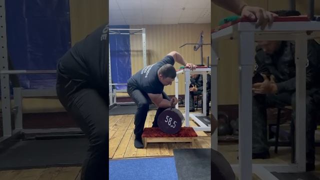 58 КГ ОДНОЙ РУКОЙ С ПОЛА С УГЛА.mp4