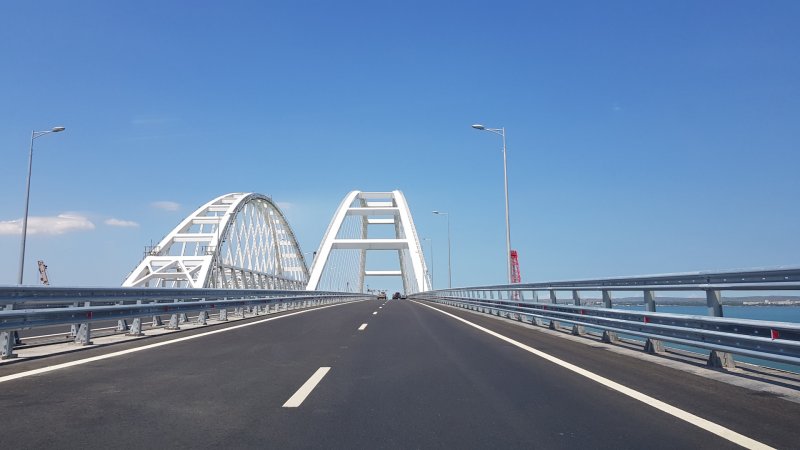 Крым. Керчь. Крымский мост. Кояшское озеро