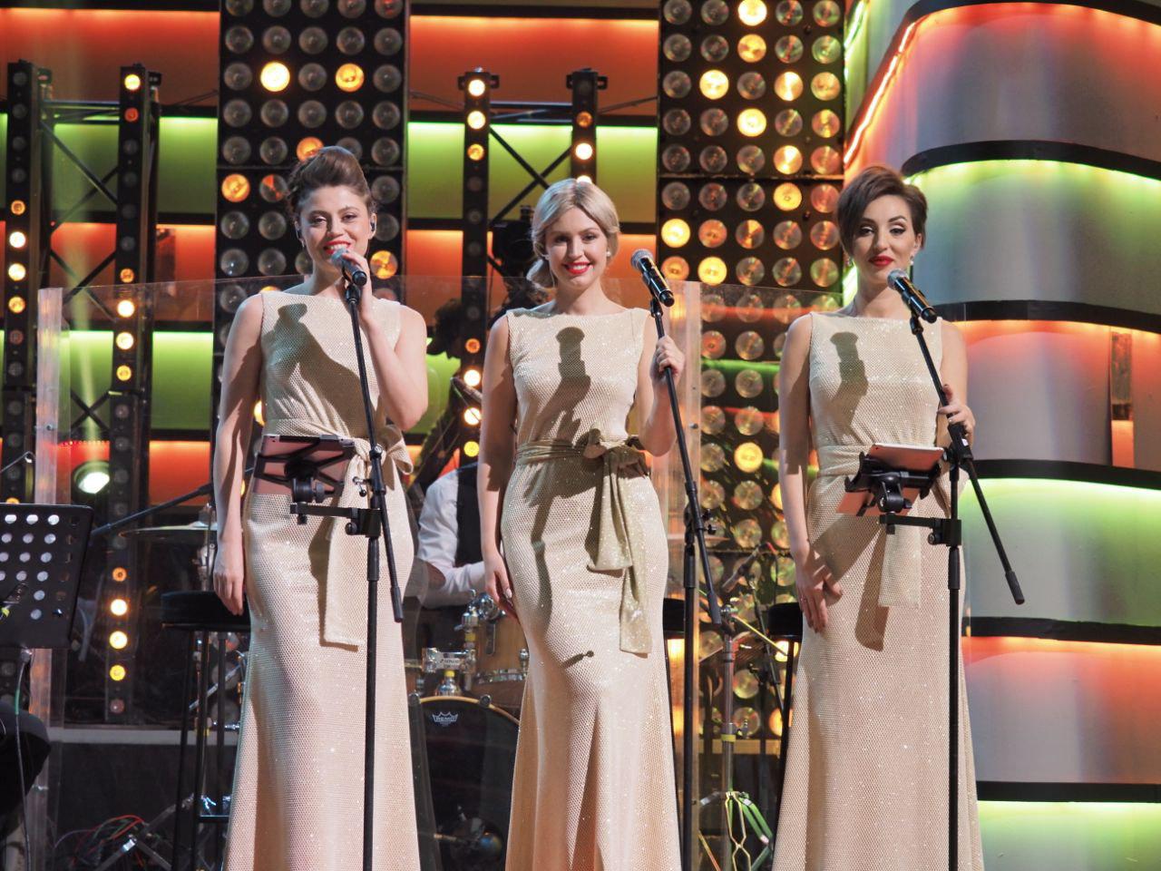 Monroe (girls trio) - All i want for Christmas