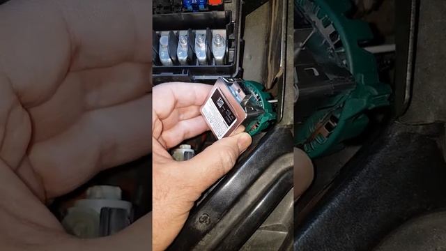 Установка ксеноновой лампы D3S Phillips X-Treme Vision Gen2 в фару Skoda Superb 3