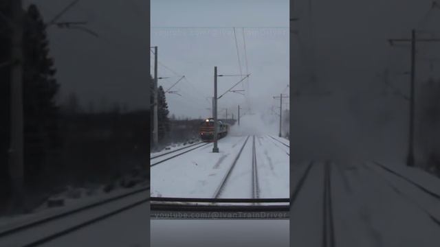 Чистка снега с путей при помощи воздуха