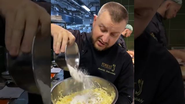 То, что снится мне по ночам...? Деруны с сыром и сметаной. Уххх, как же это невероятно вкусно! ?