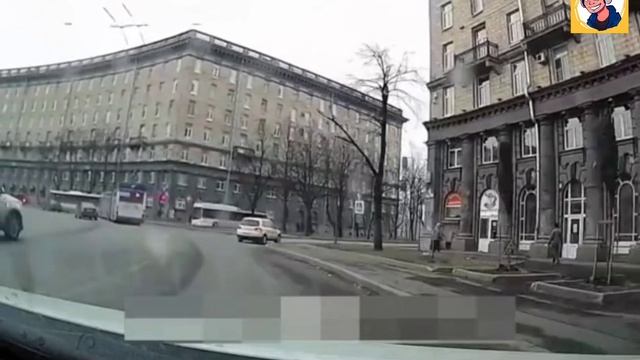 Главное посигналить дальше можно не тормозить