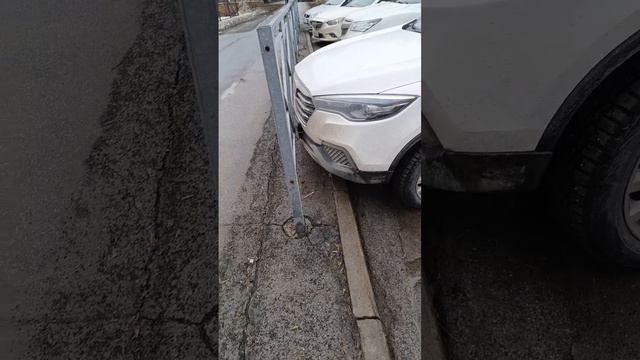 мастер парковки/ упёрся мордой в забор 😂