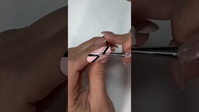 Геометрия на ногтях с помощью паутинки #nails #shots #nailart #маникюр