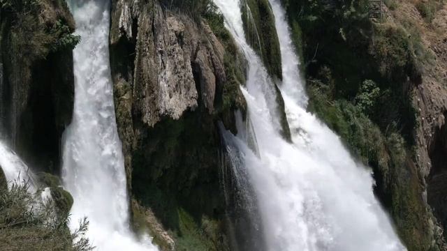 Звук водопада.