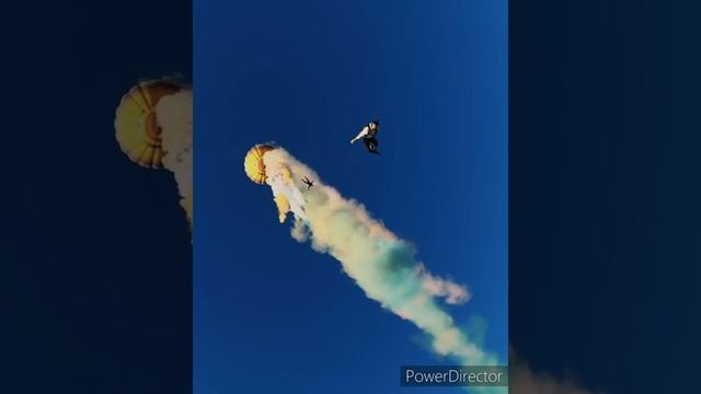 Весёлые прыжки с парашютом