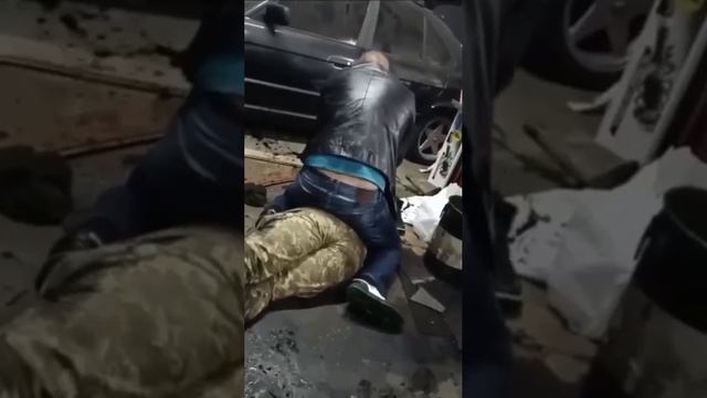Украинец скрутил сотрудника военкомата, пришедшего, чтобы  мобилизовать его на фронт
