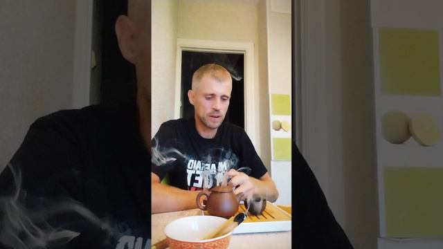 Отдыхаю после работы с Шу пуэром и пало санто☺