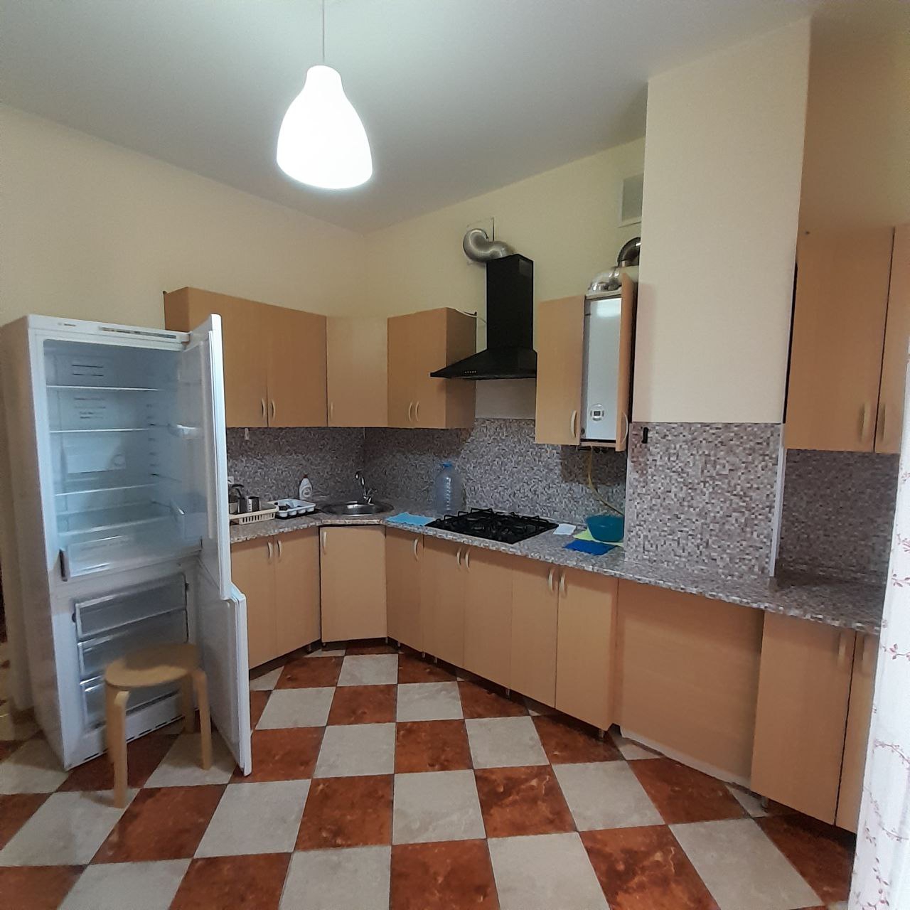 Квартира в Геленджике цена 8.5 млн.р. Купите однокомнатную квартиру Геленджике на пер.Восточном.