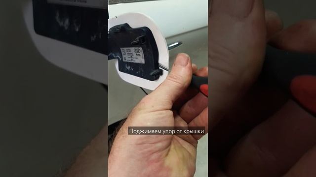 Снятие заправочного лючка бензобака АУДИ А6