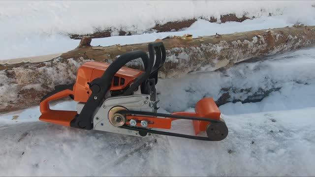 Бензопила Stihl MS 230 + кородёр. Чистим брёвна.