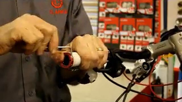 Grips Fitting Lock on Grips.mp4