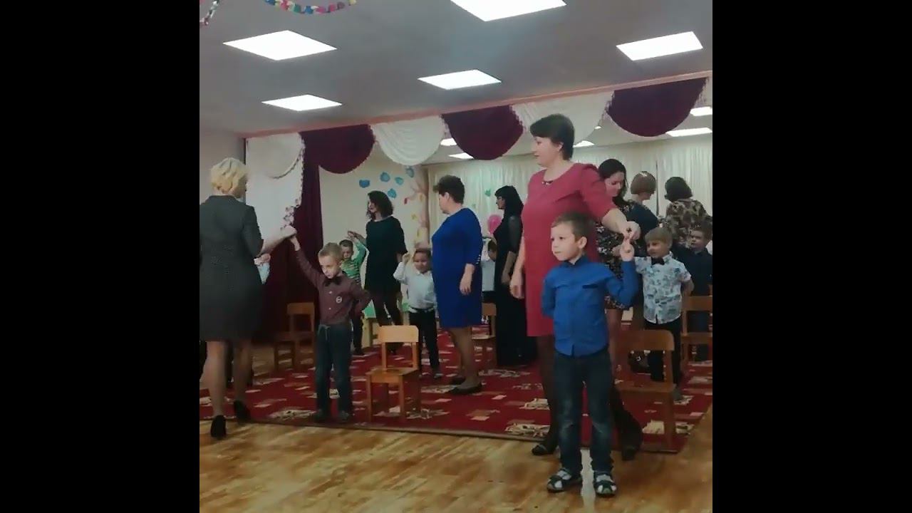 Танец с мамами на 8 марта