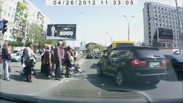Мамаши не смотрят за детьми