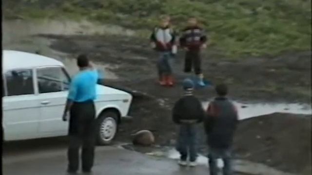 Рыздвяный. 080696. ПГТ. ул.Школьная 7а. За рубль по луже.