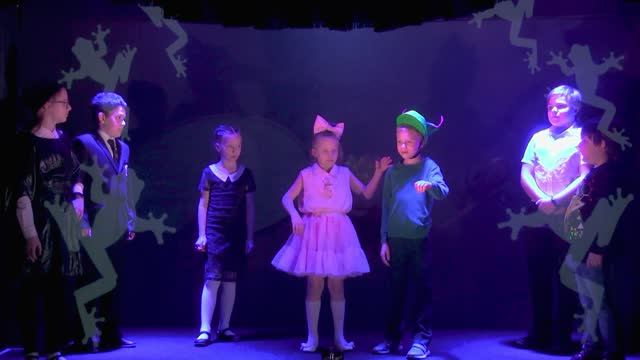 Спектакль "Дюймовочка". 1 группа