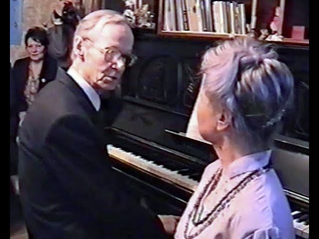 "Любовь - мое высочество" (запись 1998 г.). Исполняет Лолий Шолпо (1928–2005).