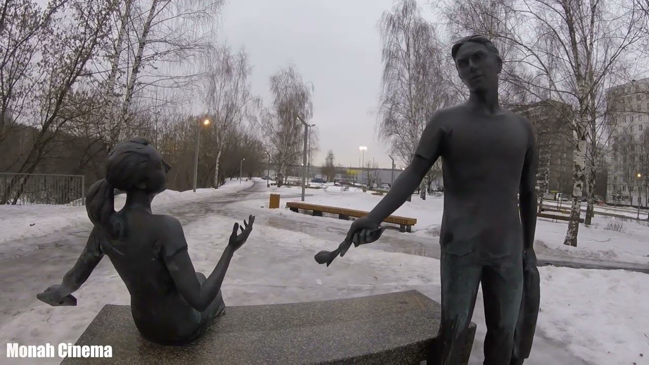 Первое свидание в сквере Аллеи Дружбы но жених или ухажор дал дёру