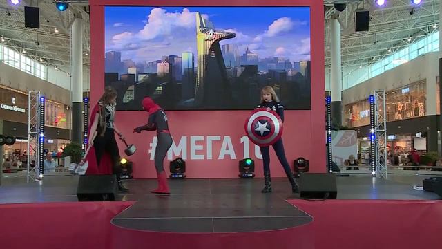 Fem! Avengers дефиле   MEGACON _Тор, Капитан Америка, Человек-паук Thor, Spiderman, Captain America