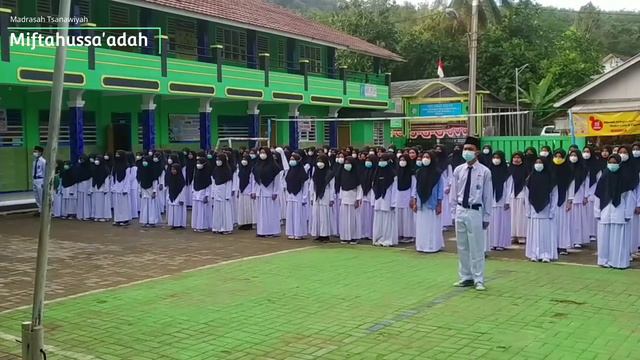 Merinding!!! Pembacaan Teks PANCASILA oleh Kepala MTs Miftahussa'adah ...