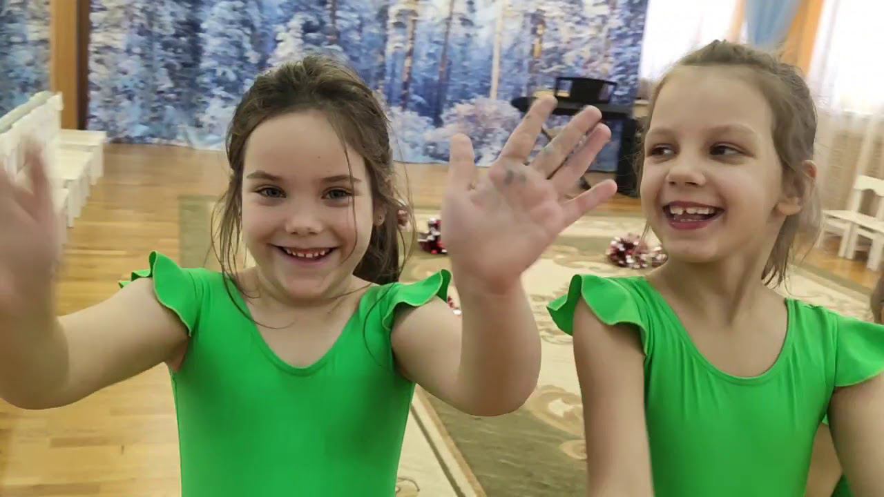 Команда по черлидингу "Нон-стоп" спешит поздравить вас с наступающим 2021 годом!