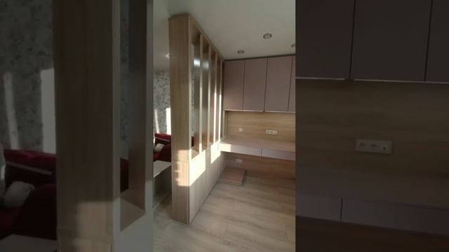 Стенка и рабочий стол в гостиной