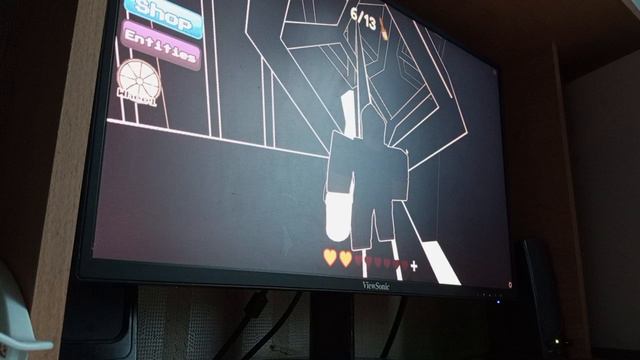 Покрась стенку,будешь невидимкой!!!
Color or die Roblox