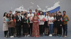 Иностранная молодёжь поздравляет Владимира Путина с днем рождения