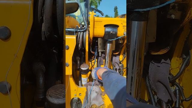JCB замена шланга левого верхнего стрелы