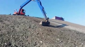 Планировка колёсным экскаватором. Планировочный ковш, стрела 15 метров. Длиннорукий экскаватор.