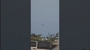 НЛО завис у дороги