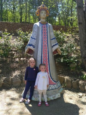Диана и Милана в Поляне сказок.Сказочное путешествие)))