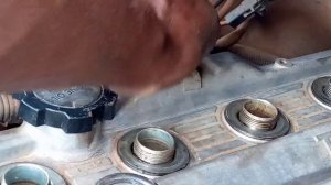 How to fix back Toyota Noah 3s engine top cover seals #mechanic #engine #engine