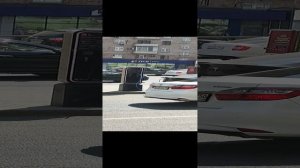 Tesla заряжается