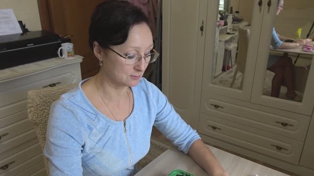 Домашнее видео. Прелюдия к посеву петуньи. 30 января 2024 года.